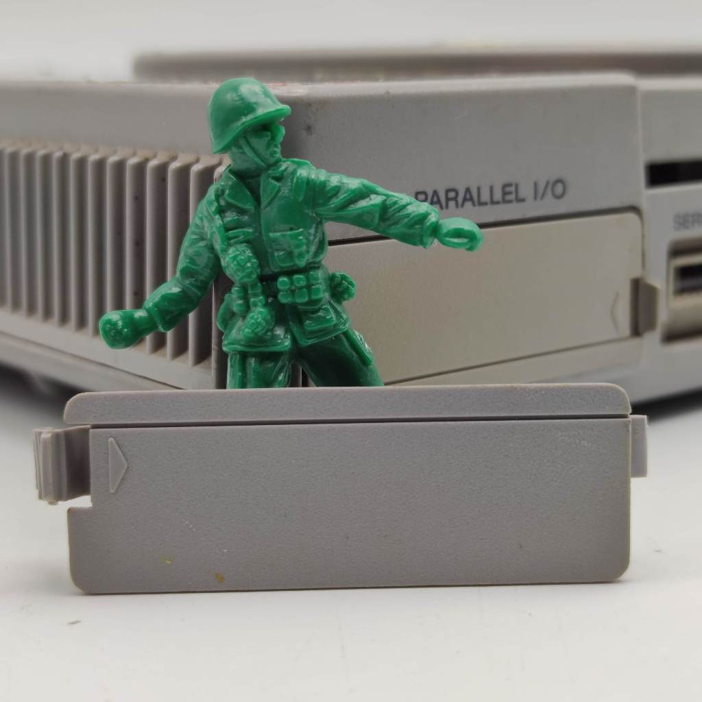 PS1 ฝาปิด PARALLEL I/O ด้านหลังเครื่อง สีปกติ ยังเทาอยู่ มีหลายชิ้น ...