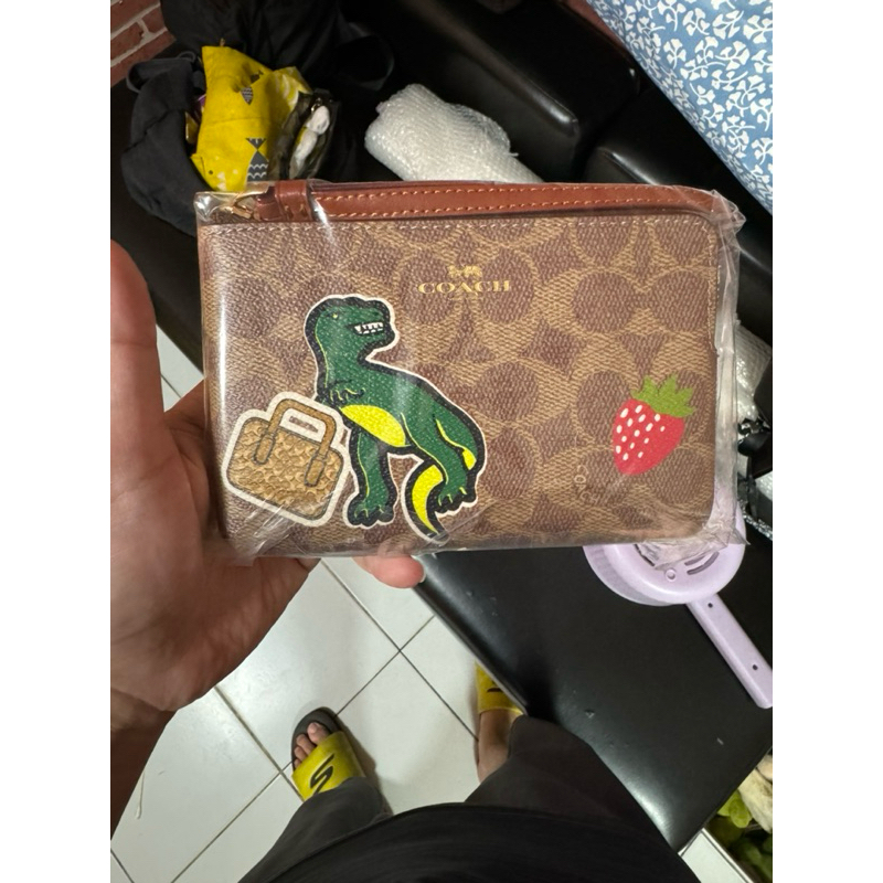 กระเป๋า coach dinosaur ของแท้ | Shopee Thailand