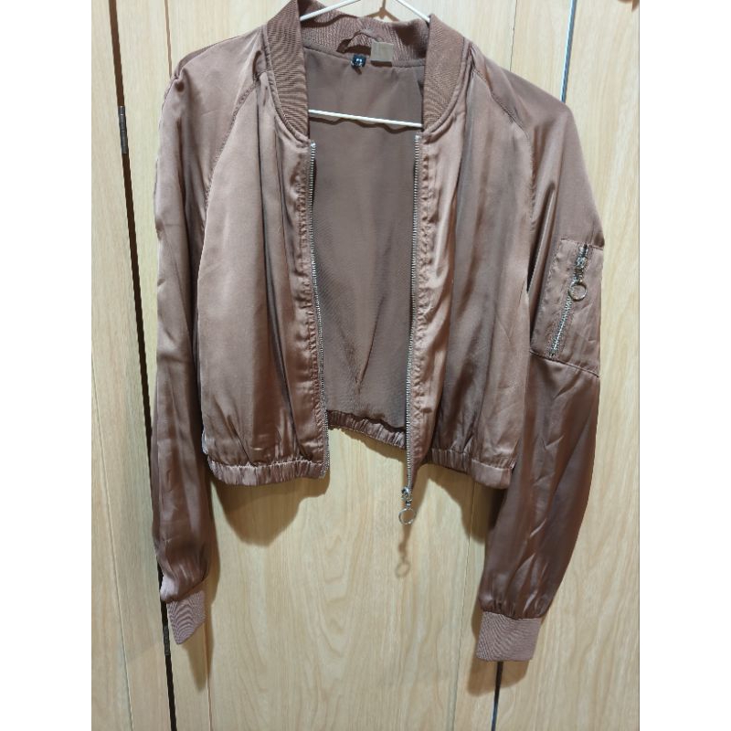 crop H&M eur36มีตำหนิรูปสุดท้ายรับได้ค่อยกดสั่งน้า | Shopee Thailand