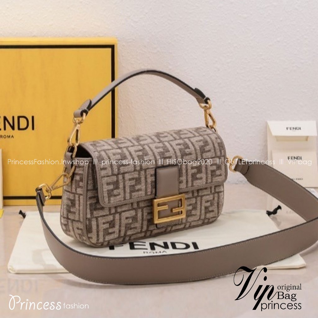 FF Baguette Dove grey FF tapestry fabric bag / FENDI Bag พร้อมส่ง กระเป๋าสะพายทรงแบคเกตต์ ดีไซน์ ...