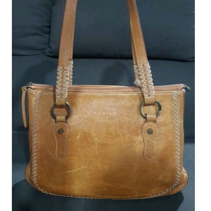 กระเป๋า KADILO แท้💯 หนังแท้สวยๆ ฐาน 14 นิ้ว ขาย 150 บาทค่ะ | Shopee ...