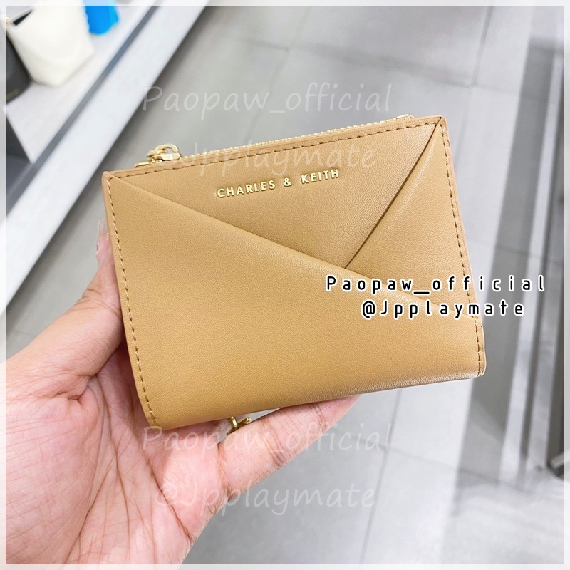 กระเป๋าสตางค์ Charles & Keith รุ่น Midori Geometric Top-Zip Wallet ...