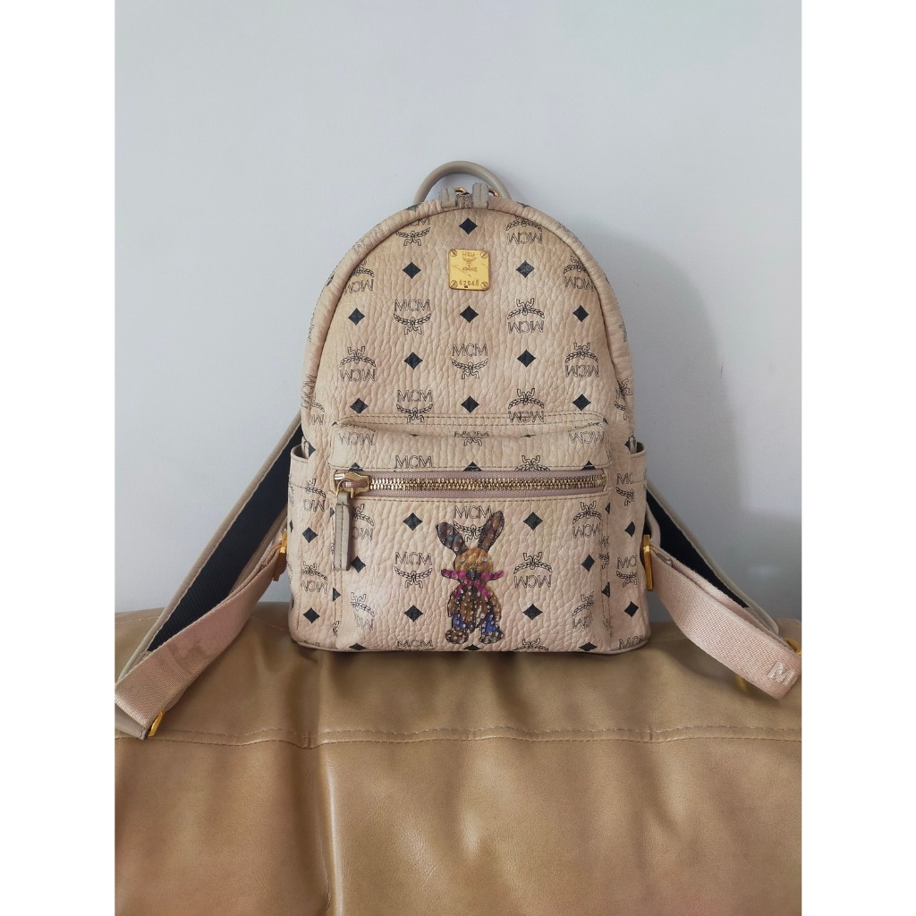 กระเป๋าเป้ Mcm Backpack rabbit ของแท้100% มือสอง สภาพสวยรุ่นมีลาย ...