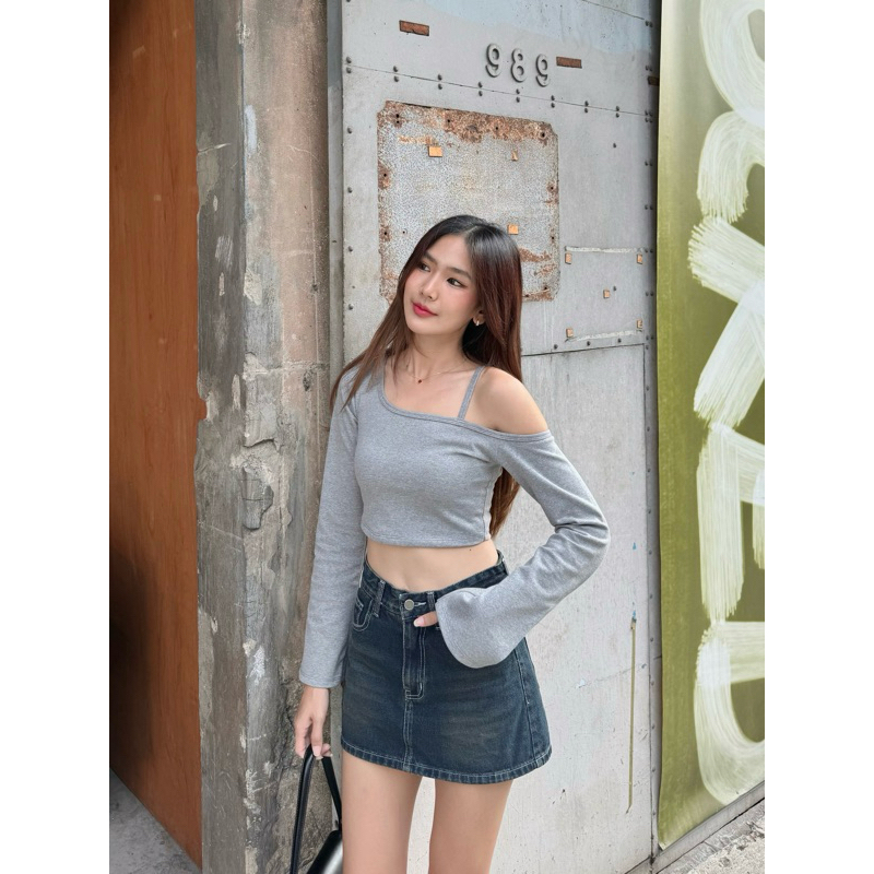NICHARISSHOP - เสื้อแขนยาวปาดไหล่ รุ่น Yaya Top | Shopee Thailand