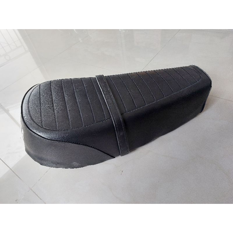 เบาะ Yamaha DT100-DT100X พื้นเหล็กใหม่เก่าเก็บสภาพสวยหนังเบาะไม่ขาด หู ...