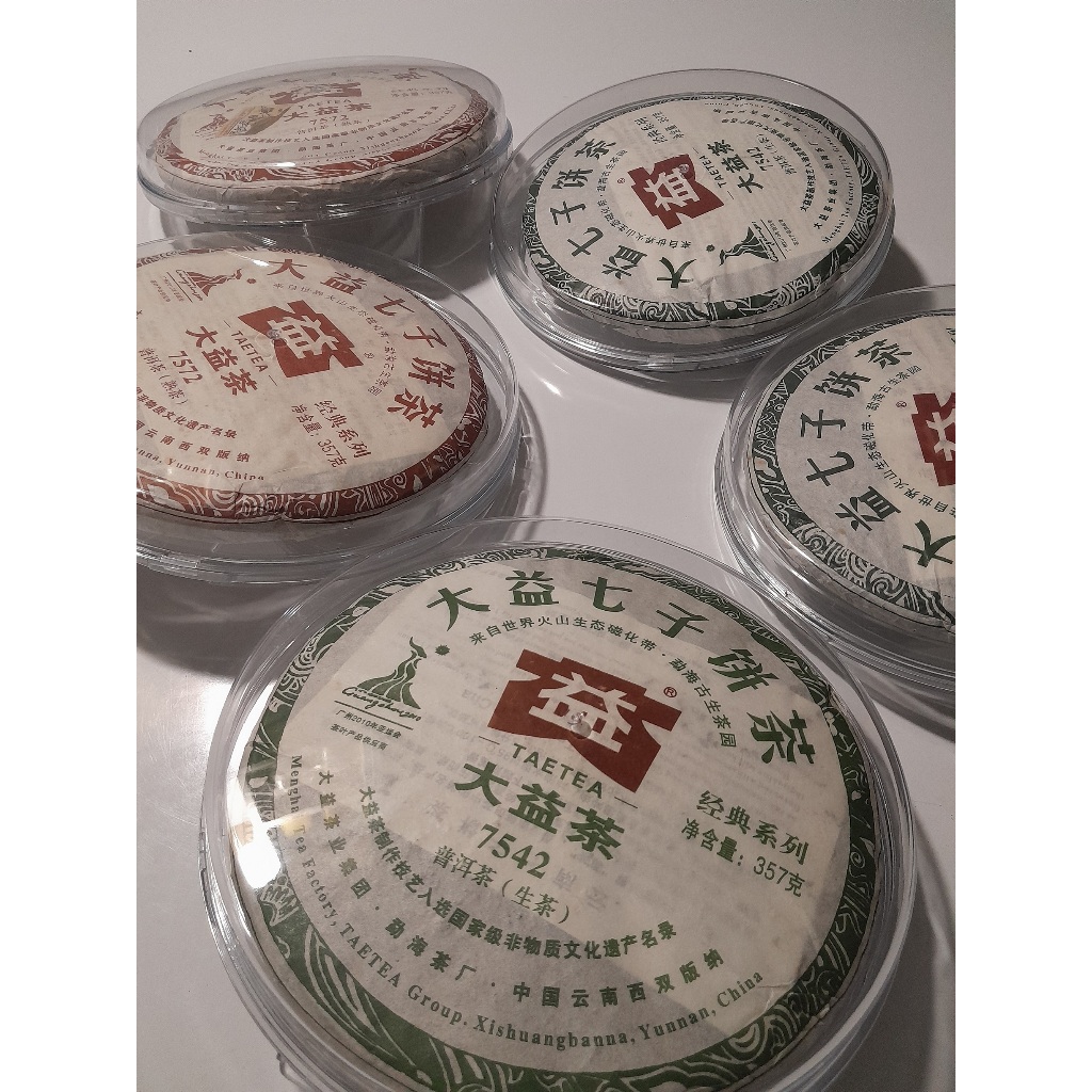 ชาผู่เอ๋อร์ดิบ7542 สุก7572 ปี 2010 ต้าอี้ ขนาด 357 กรัม แถมมีดแชะชา | Shopee Thailand