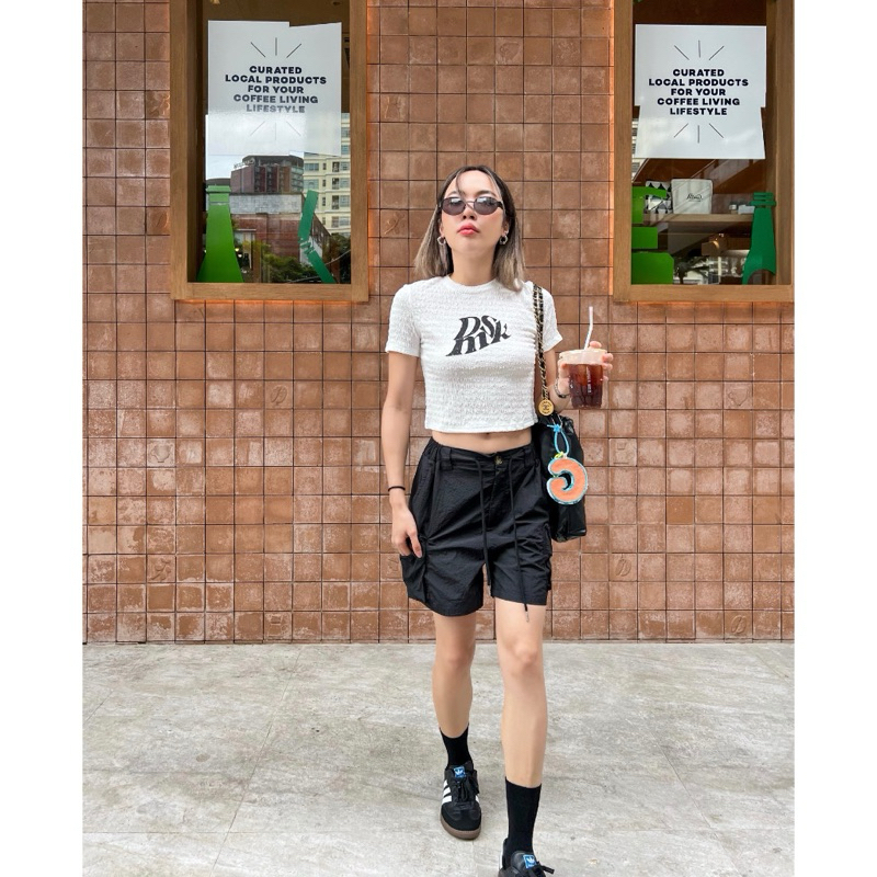 nudeaholic - DSMK ชุดเซ็ทเสื้อคร้อปกับกางเกงขาสั้นสามส่วน (used one ...