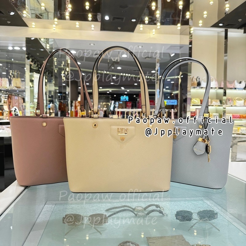 LYN กระเป๋าLYN รุ่น Carina Re-Edition Tote Bag : LL24SBS007 แท้จากชอป พร้อมอุปกรณ์ | Shopee Thailand