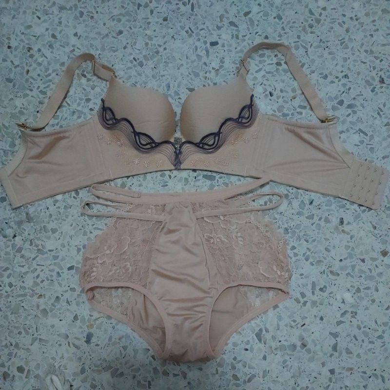 เสื้อชั้นในมือ 2 อก 32/70B (เซตของคนขายส่งต่อค่ะ) | Shopee Thailand