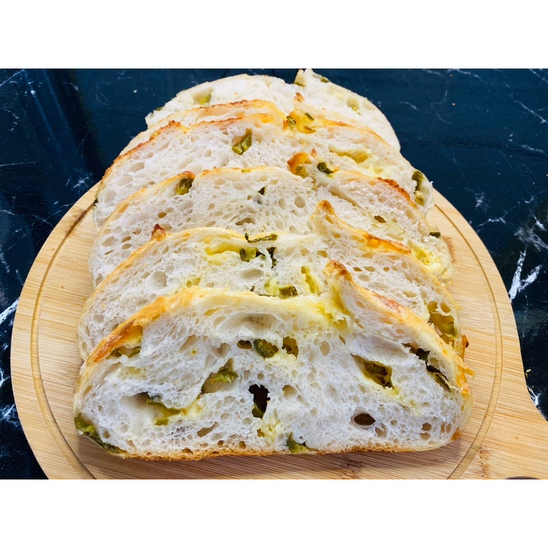 Sourdough Jalapeño Cheddar ขนมปังซาวโดว์ใส่พริกเม็กซิกันดองแบะเชดด้าชีส(~550-580g.หลังอบ ...