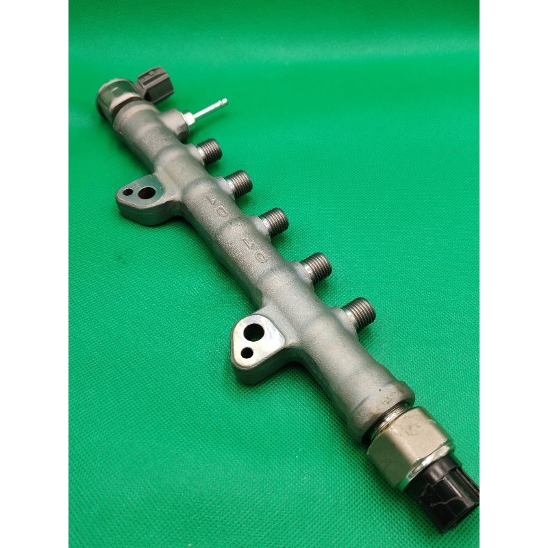 #รางหัวฉีดครบชุด RAIL ASSY COMMON (23810-0E010) TOYOTA REVO เครื่อง 2.8 ...