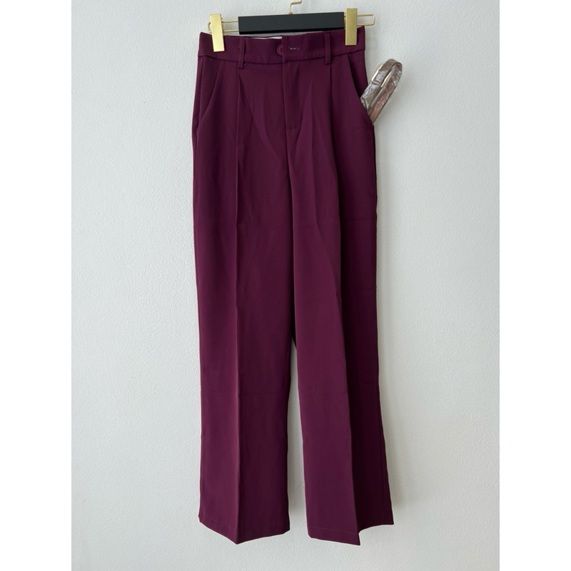ส่งต่อ กางเกงสีเรดไวน์ ขากระบอกทรงมีเข็มขัด ไซส์ S ใหม่ค่ะ | Shopee ...