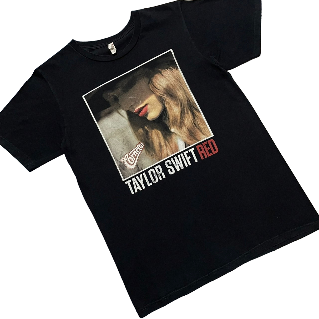 เสื้อนักร้อง Taylor Swift Red Tour x Cornetto ปี2012 Size M | Shopee ...