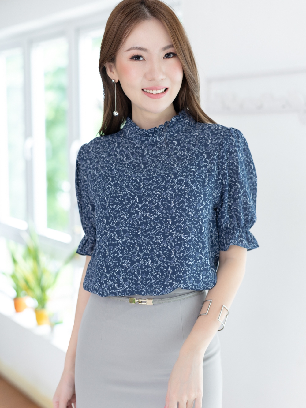 Narinari : MT4633 Ruff Collar Puff Sleeve Chiffon Blouse เสื้อทำงาน | Shopee Thailand