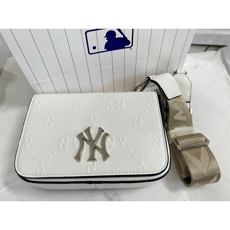 MLB Monogram Dia Embo Mini Cross Bag กระเป๋าสะพาย,คาดอก แนวสตรีท ...