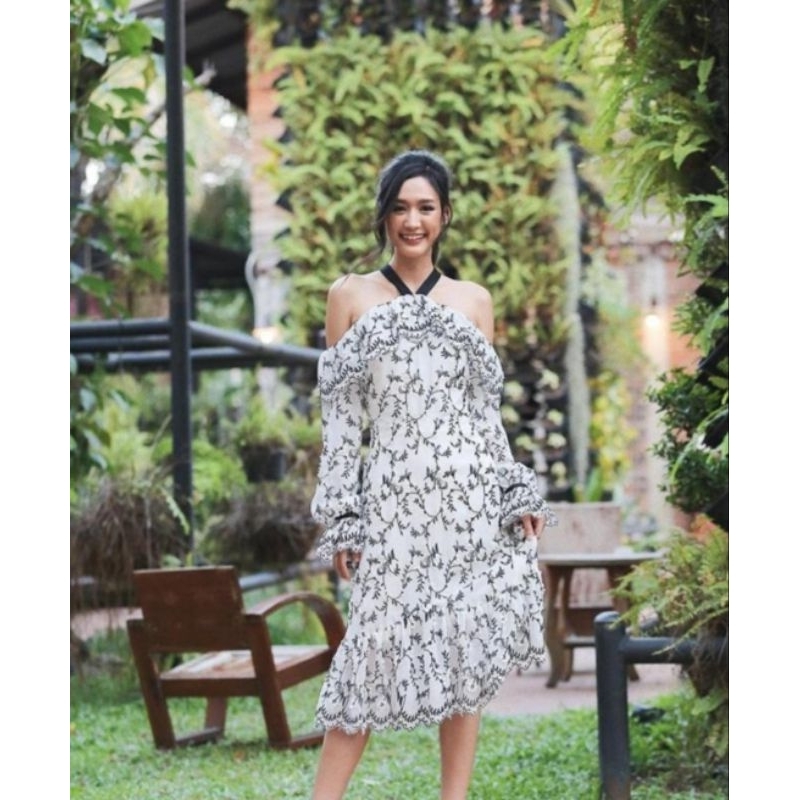 งานป้ายHoney me เดรสปักลูกไม้ทั้งตัว มีซับใน (มือ2) | Shopee Thailand