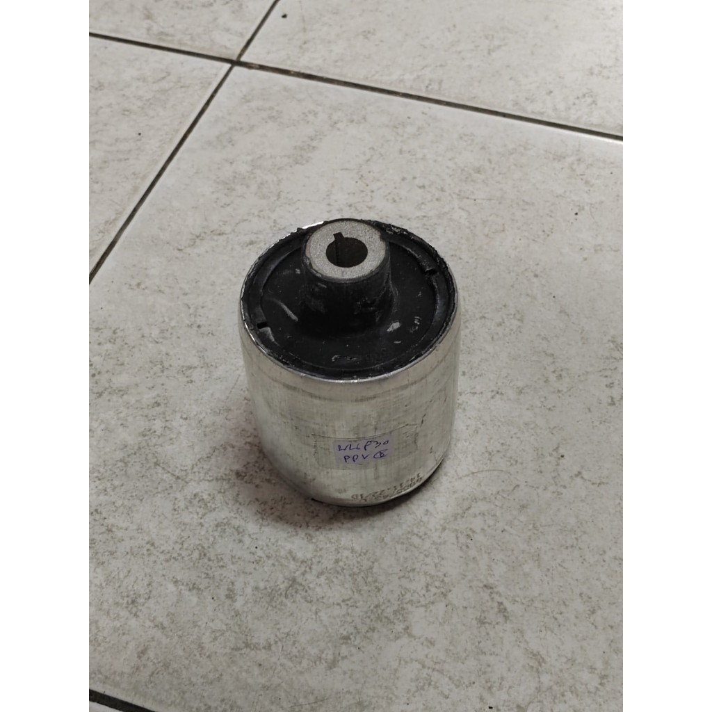 บูช ปีกนก บน BMW F30 ตัว ปีกงอ 31126855743 | Shopee Thailand