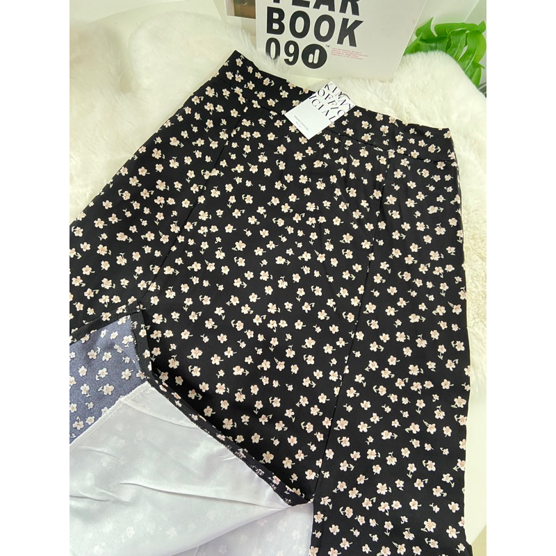 Flora Skirt กระโปรงยาวผ่าหน้าเอวสูง มีซับใน กระโปรงลายดอกไม้ สม็อคหลัง ...