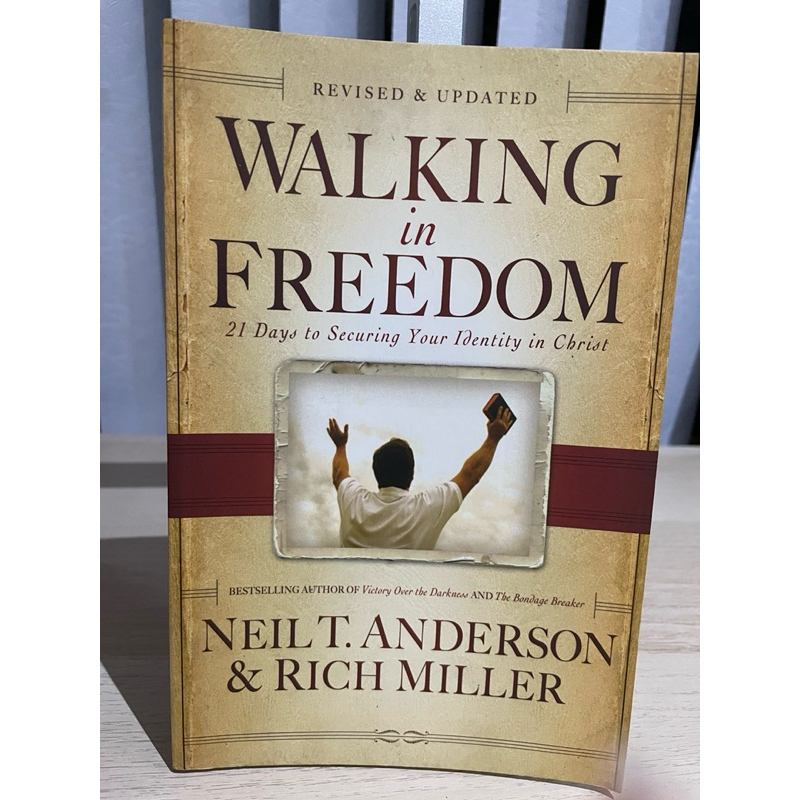Walking in freedom -Neil T. Anderson and Rich Miller | Shopee Thailand