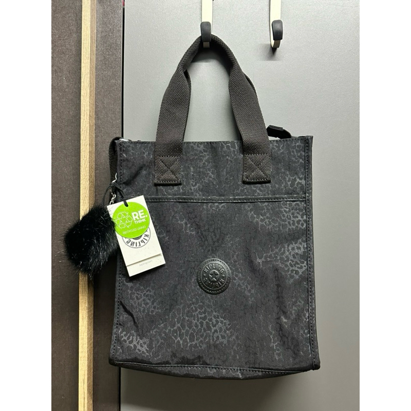 กระเป๋า KIPLING รุ่น INARA M สี Striped Black ของใหม่ | Shopee Thailand