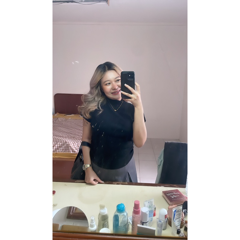 Used เสื้อไหมพรมคอปีนย่นข้าง แบรนด์Promthong bkk สีดำ | Shopee Thailand