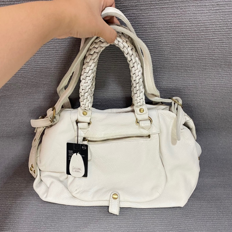 DAAD bag กระเป๋าสะพายข้างแบรนด์เกาหลี สีขาว | Shopee Thailand