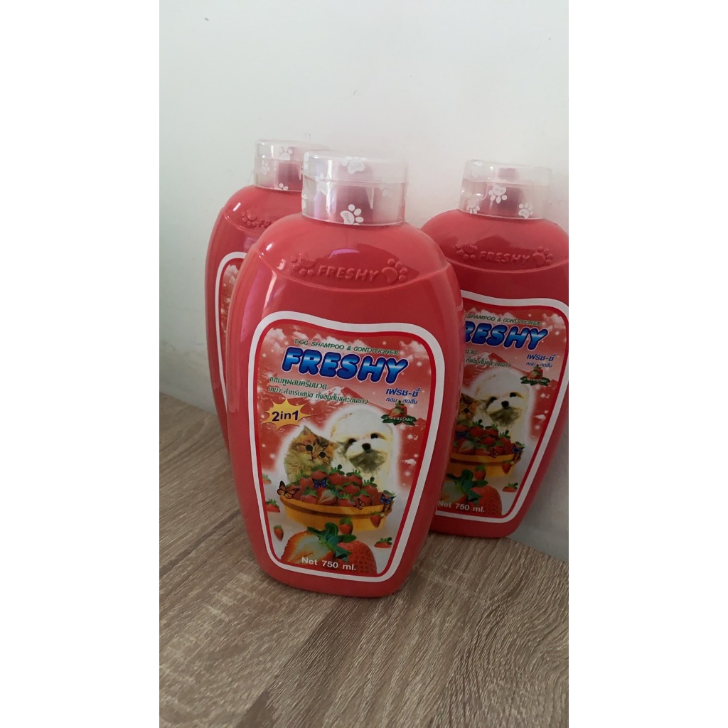Freshy 2 in 1 แชมพูผสมครีมนวด สำหรับสุนัขและแมว 750 ml.กลิ่นสตอเบอร์รี่ ...
