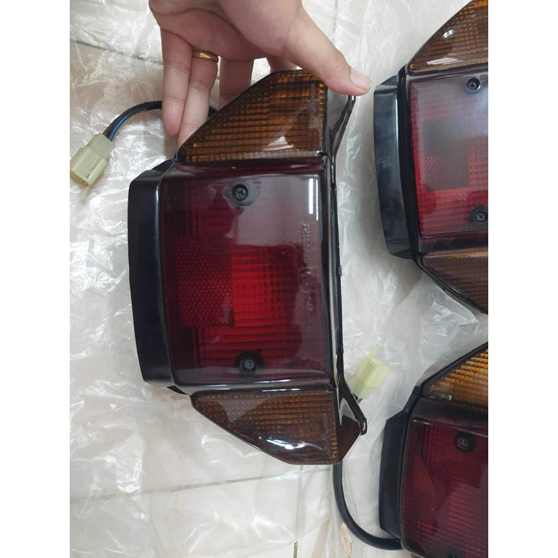 ชุดไฟท้าย รุ่น TZR VR RXZ ท้ายเป็ด แท้ศูนย์ | Shopee Thailand