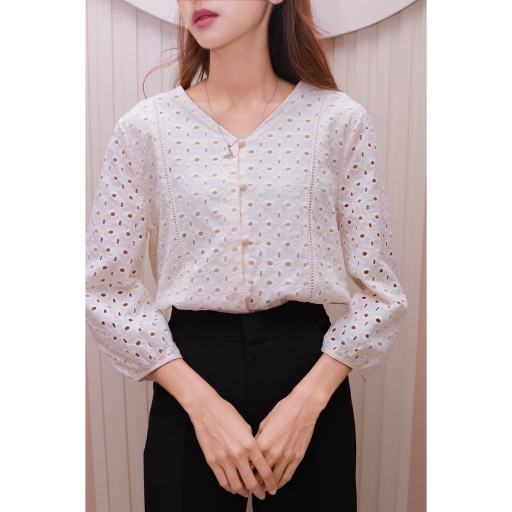 B72 ลูกไม้ฉลุแขนยาวสีครีม | Shopee Thailand