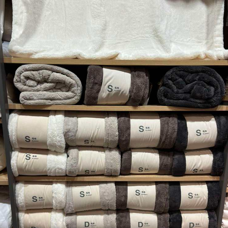 MUJI มูจิ 🇯🇵 ผ้าห่มแบบหนา Warm Fiber Thick Blanket นุ่มมากๆ อบอุ่นสุดๆ ...