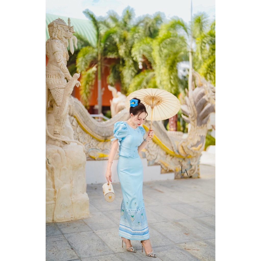 LALAPIS ชุดไทยประยุกต์สีฟ้าพาสเทล ตัดเย็บปราณีต พร้อมดีเทลลายผ้าสุด ...