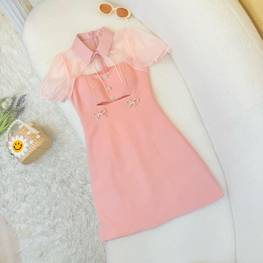 [LISA] A1122 ชุดเดรสกระโปรงคอปกแขนตุ๊กตาซีทรูเว้าใต้อกแต่งเข็มกลัดโบว์ ...