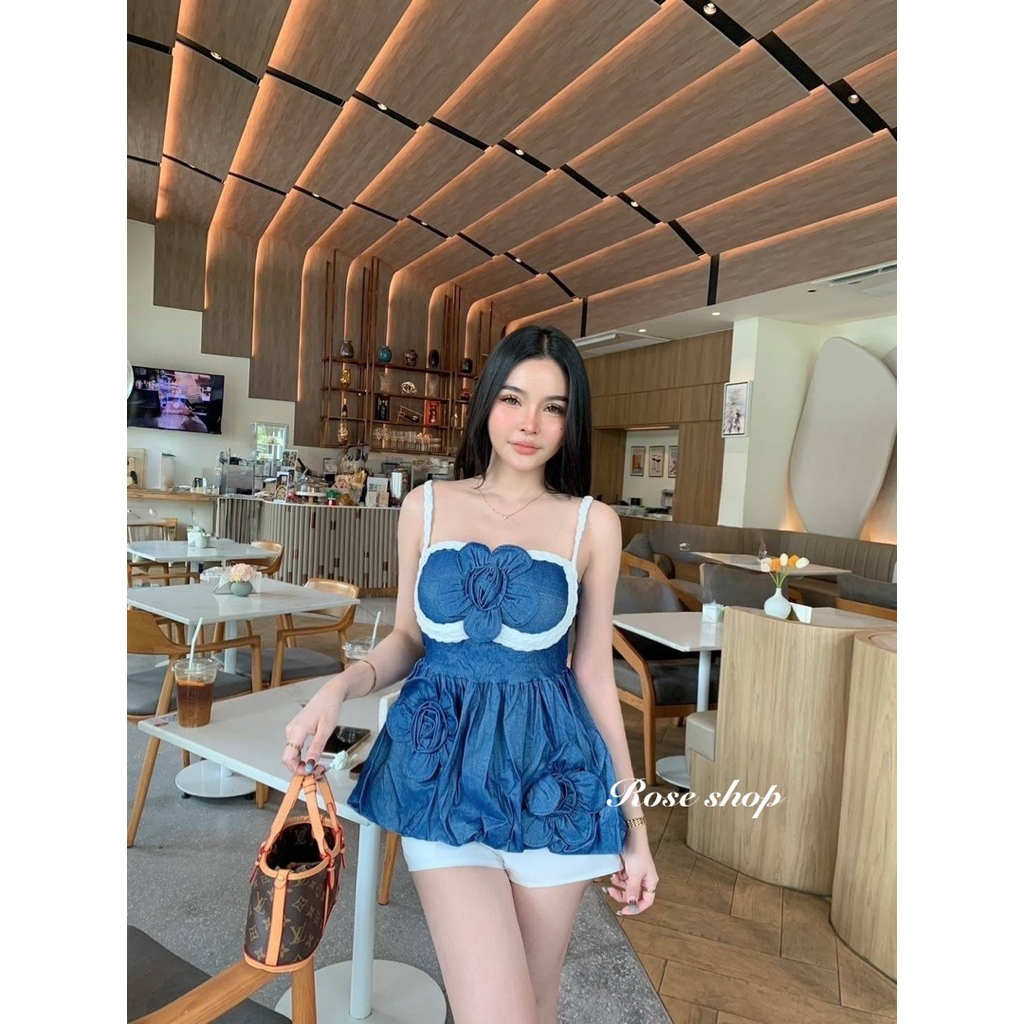 Phapassz - เซท 2 ชิ้น ผ้ายีนส์ เสื้อสายเดี่ยวถักเปียแต่งดอกไม้ สีสวยๆ มาพร้อมกางเกงขาสั้น เอวสม ...