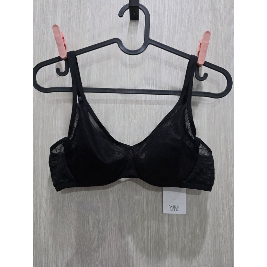 เสื้อใน Triumph รุ่น Signature Sheer W AX-R สีดำ ไซส์ B75 | Shopee Thailand