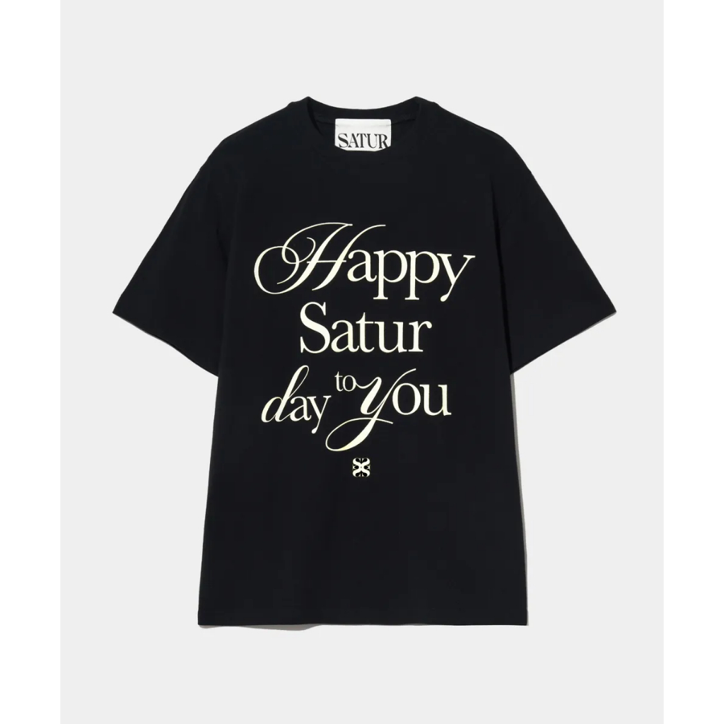 SATUR เสื้อยืด รุ่น Happy Saturday Typo Graphic T-Shirt Black ...