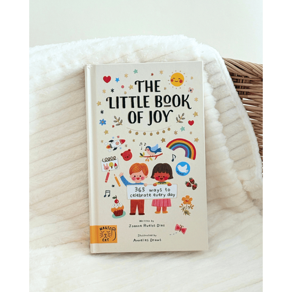 หนังสือ The Little Book of Joy : 365 ways to celebrate every day ปกแข็ง ...
