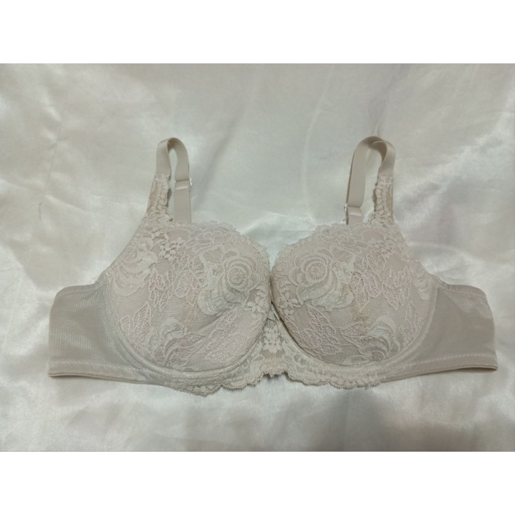 BW/3 เสื้อในญ.วาโก้ ป้าย ไซส์ มีโครง มีฟองบางมาก สภาพดี สวย | Shopee Thailand