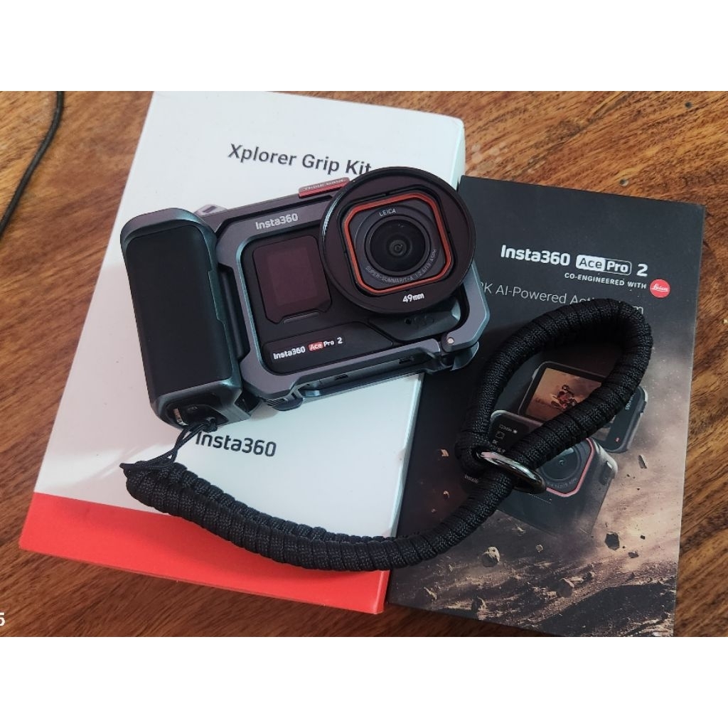 insta360 ace pro 2 + xplorer grip (มือสอง) สถาพสวย | Shopee Thailand