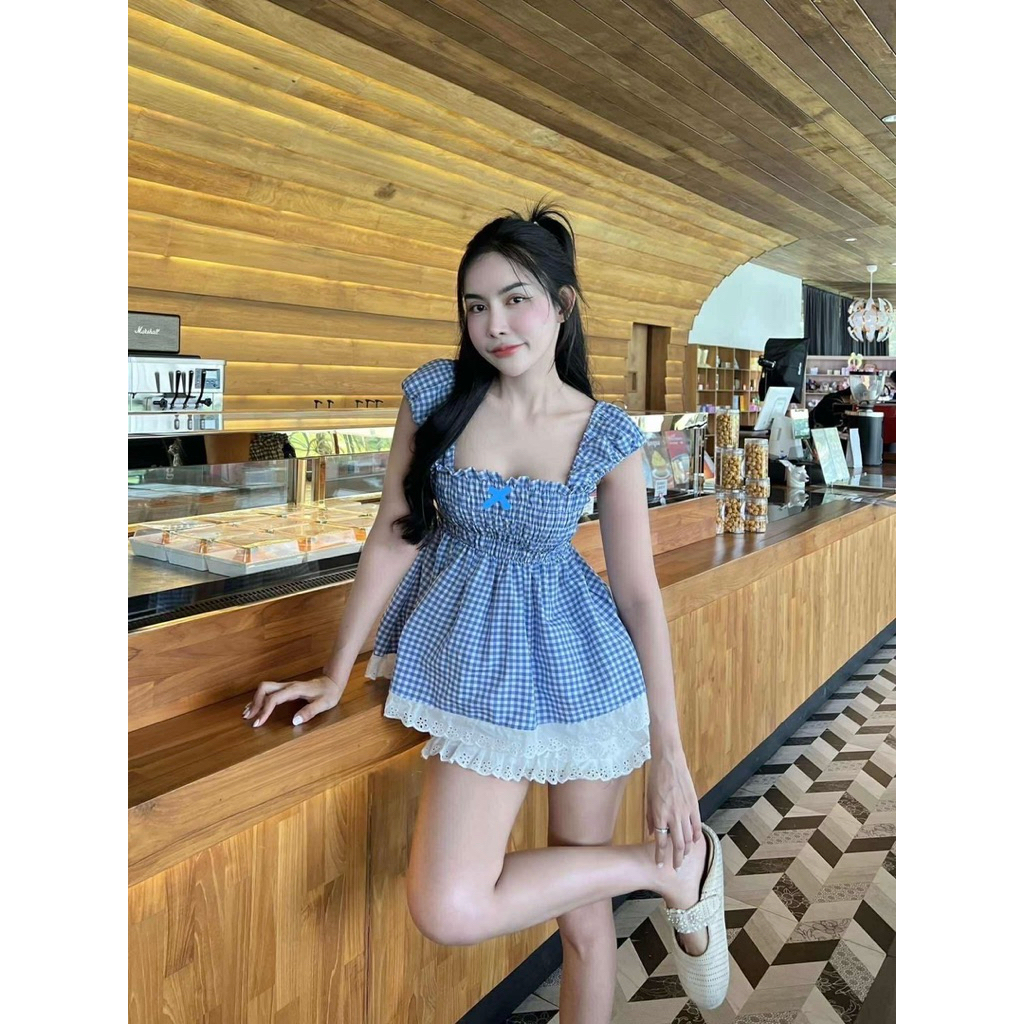 Phapassz - Set 2ชิ้น เสื้อก้ามย่นๆ มีโบว์ เนี้ยบสม็อกทั้งตัวสวย มาพร้อมกระโปรงลูกไม้คัตเวิร์คให้ ...