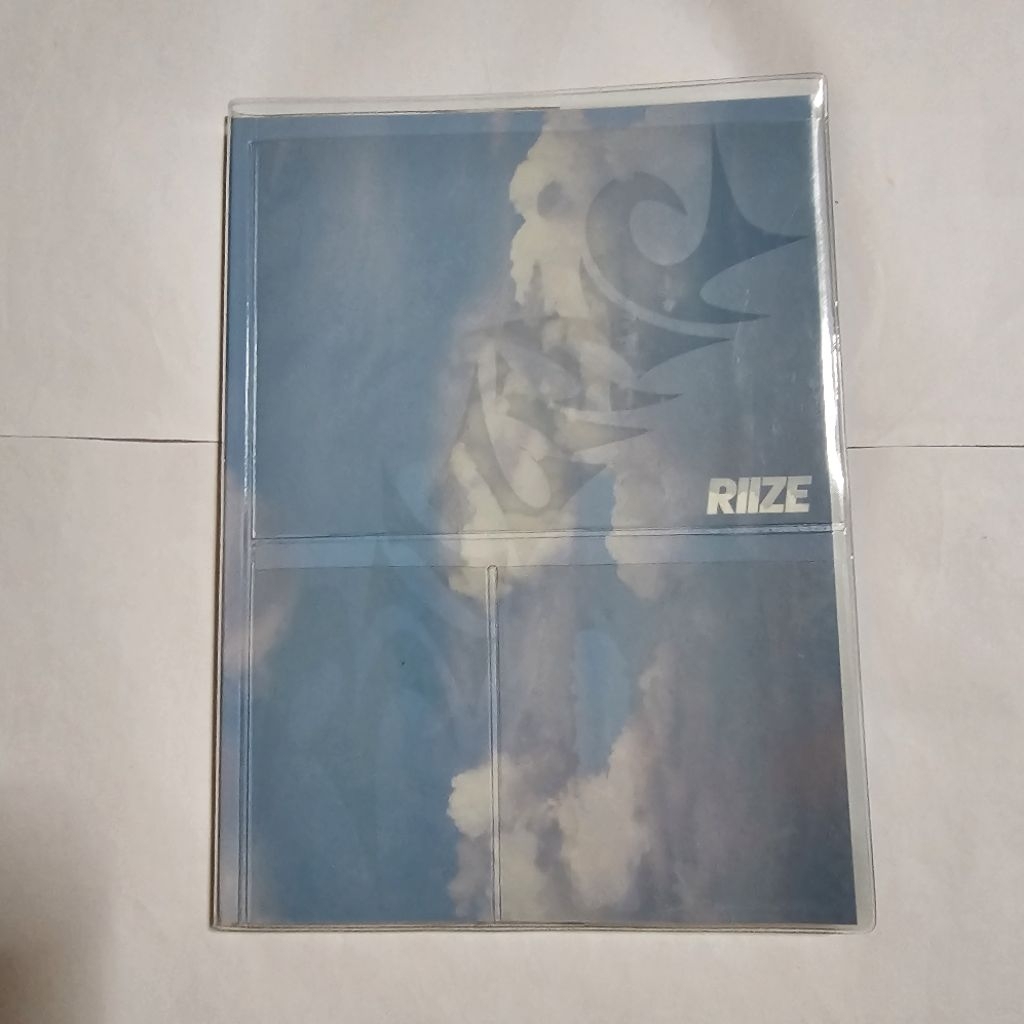 RIIZE - [RIIZING] 1st Mini Album COLLECT BOOK แกะแล้ว สภาพดี ไม่มีการ์ด ...