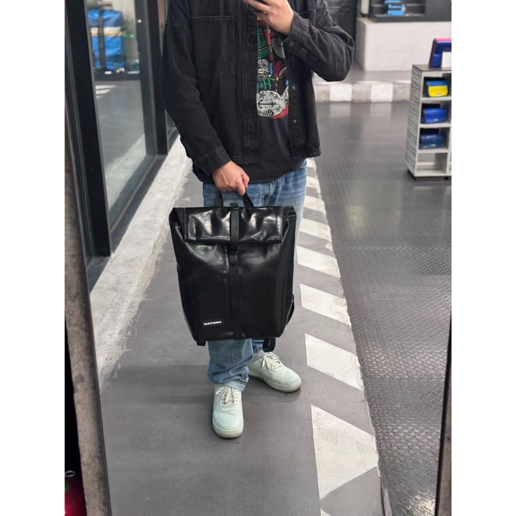 FREITAG F155 CLAPTON ผ้าดำ ผ้าหนานุ่ม ผ้าเงา เกล็ดสวย ผ้าสะอาดทั้งใบ ...