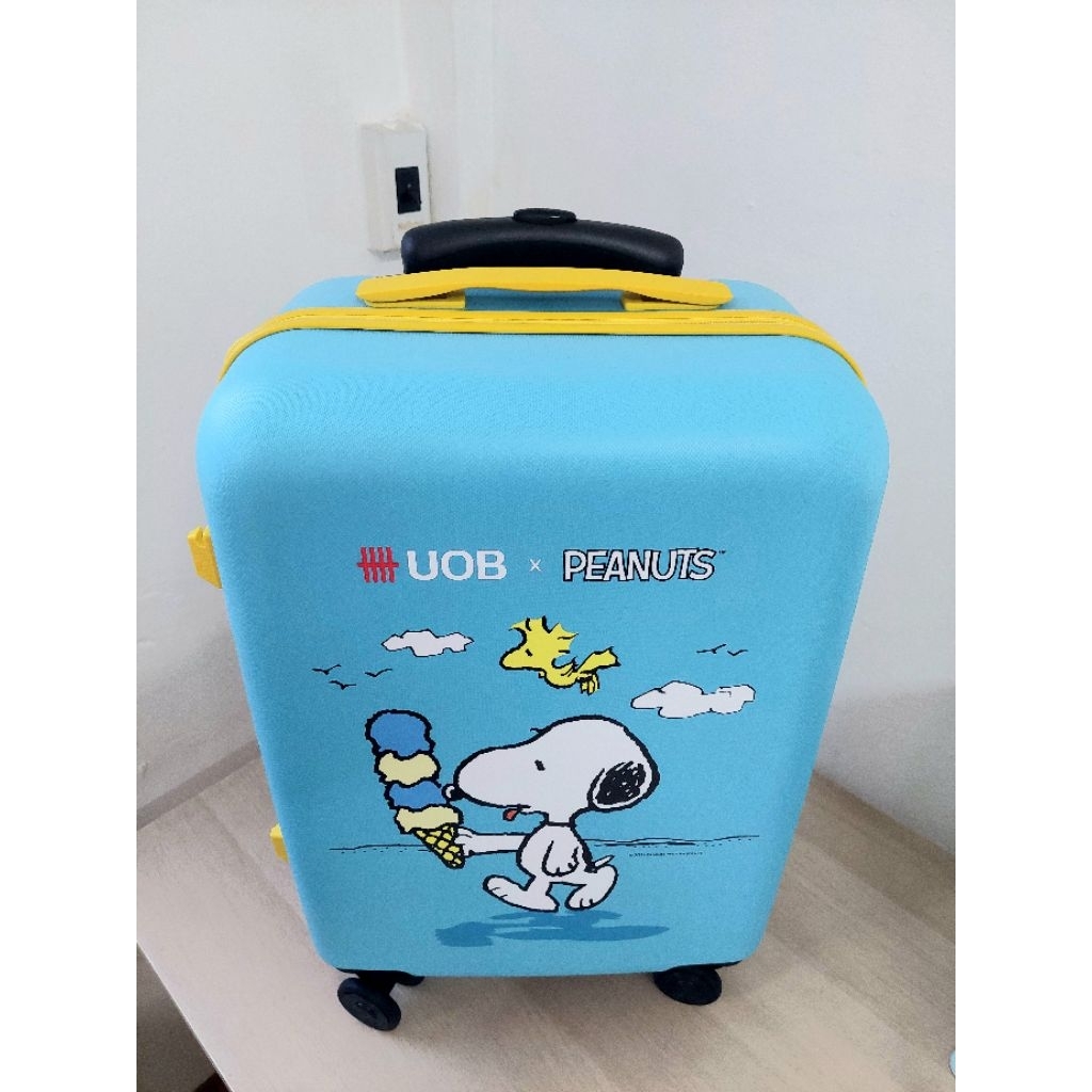 กระเป๋าเดินทาง Snoopy พรีเมี่ยม 20 นิ้ว จาก UOB (ใหม่) | Shopee Thailand