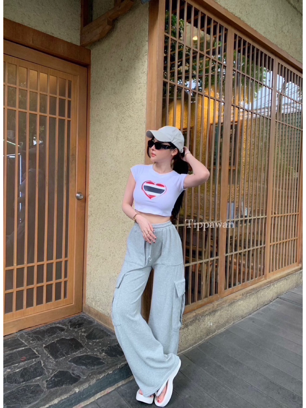 #Tippawan Set เสื้อครอปตัวจิ๋ว สกรีนลายธงชาติ มาพร้อมกางเกงขายาวทรงคาร์โก้ เอาไปใส่แยกก็คุ้มน๊า ...