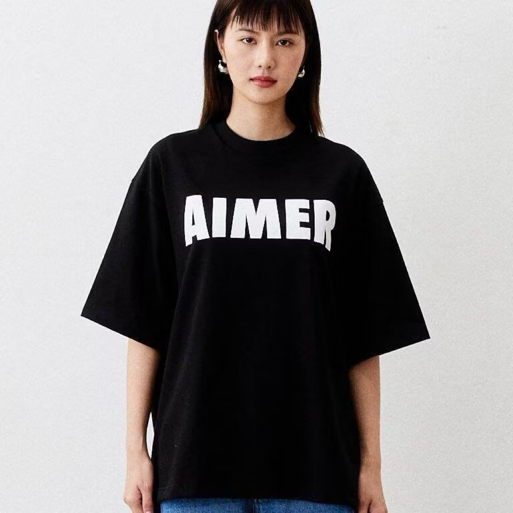 AIMER - AIMER Logo T-shirt เสื้อยืดโอเวอร์ไซส์ สกรีนลาย มือ 1 สีดำ ...