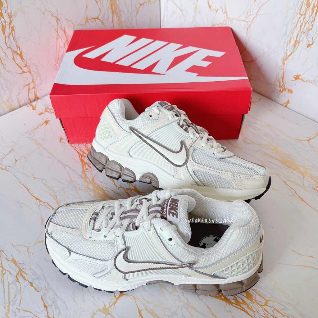 [พรีออเดอร์] Nike Zoom Vomero 5 - (IB8129-133) Color: Sail/Mink Brown ...