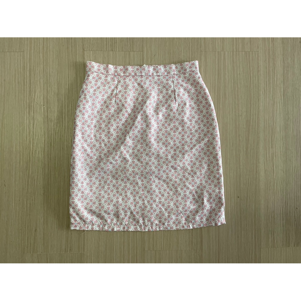 กระโปรงลายดอกน่ารัก แบรนด์ Khun poom ไซต์ M | Shopee Thailand