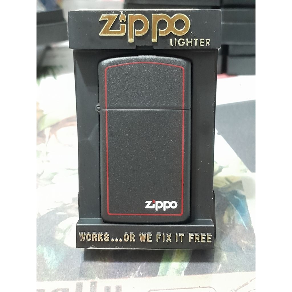 zippo 1618 zb ผลิตปี 1989 พิเศษเป็นตูดแบบตันปั๊มตูดเป็นเลขปีคริสต์ศักราช สีดำ ขนาด slim ลายขอบ ...