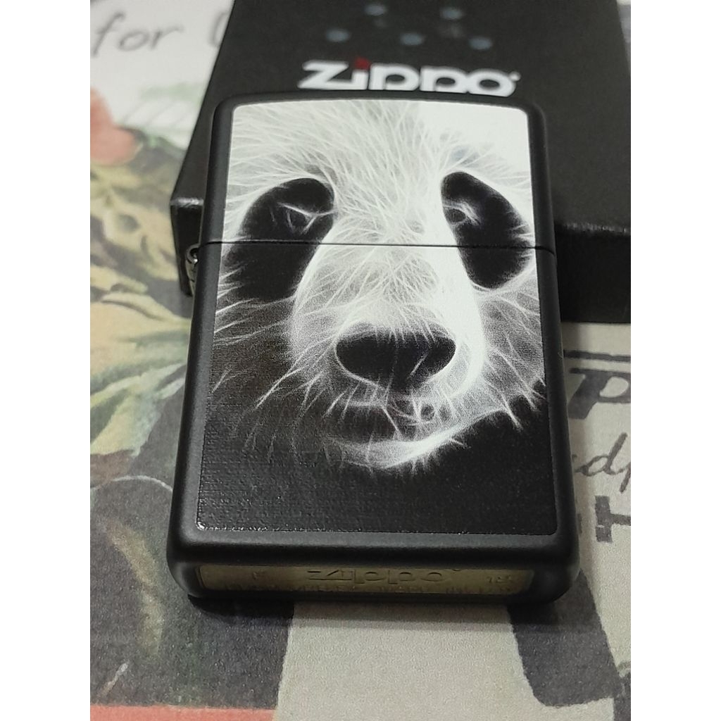 zippo 28358 panda ผลิตปี 2012 สีดำ ลายแบบสกรีน รูปหมีแพนด้า ของใหม่ไม่ ...