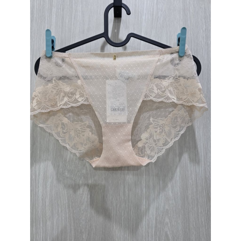 กางเกงใน Triumph รุ่น Magic Wire Lite Sensation Hipster สีเนื้อ ไซส์ L ...