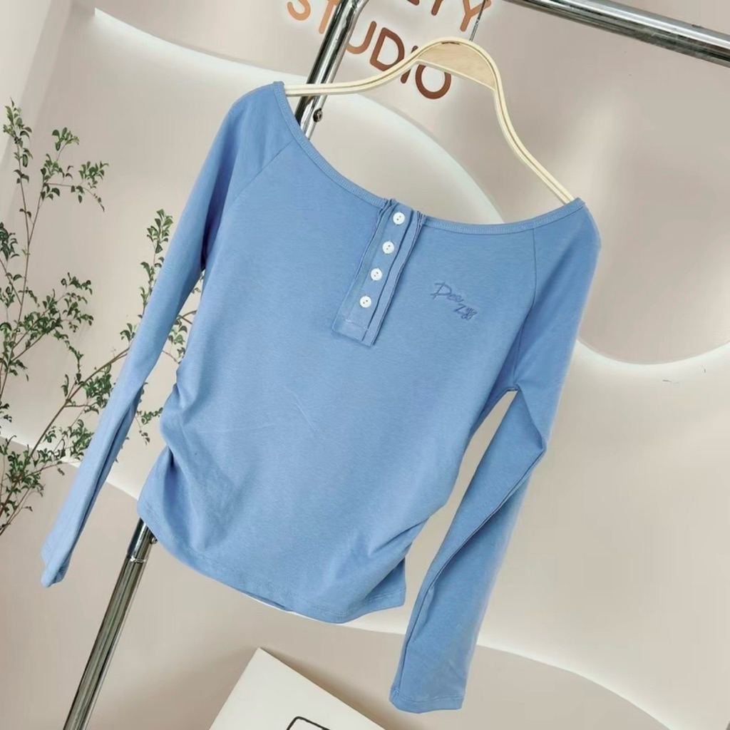 079-080 เสื้อยืดแขนยาวคอปาดแต่งกระดุมปักDeezyy | Shopee Thailand